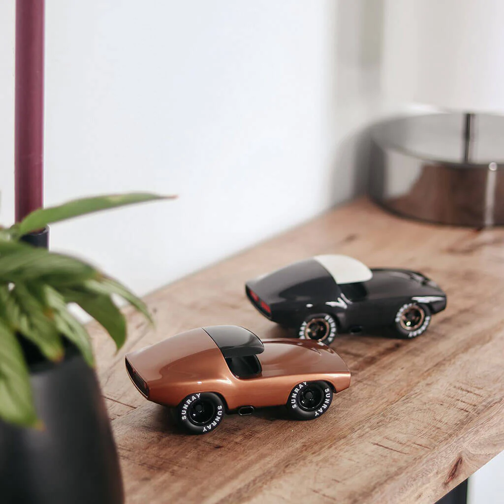 Leadbelly Burnside Gold Car – NINI and LOLI