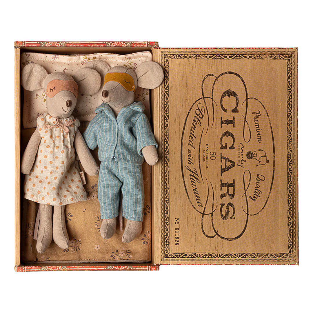Mum and Dad Mice in Cigarbox – NINI and LOLI
